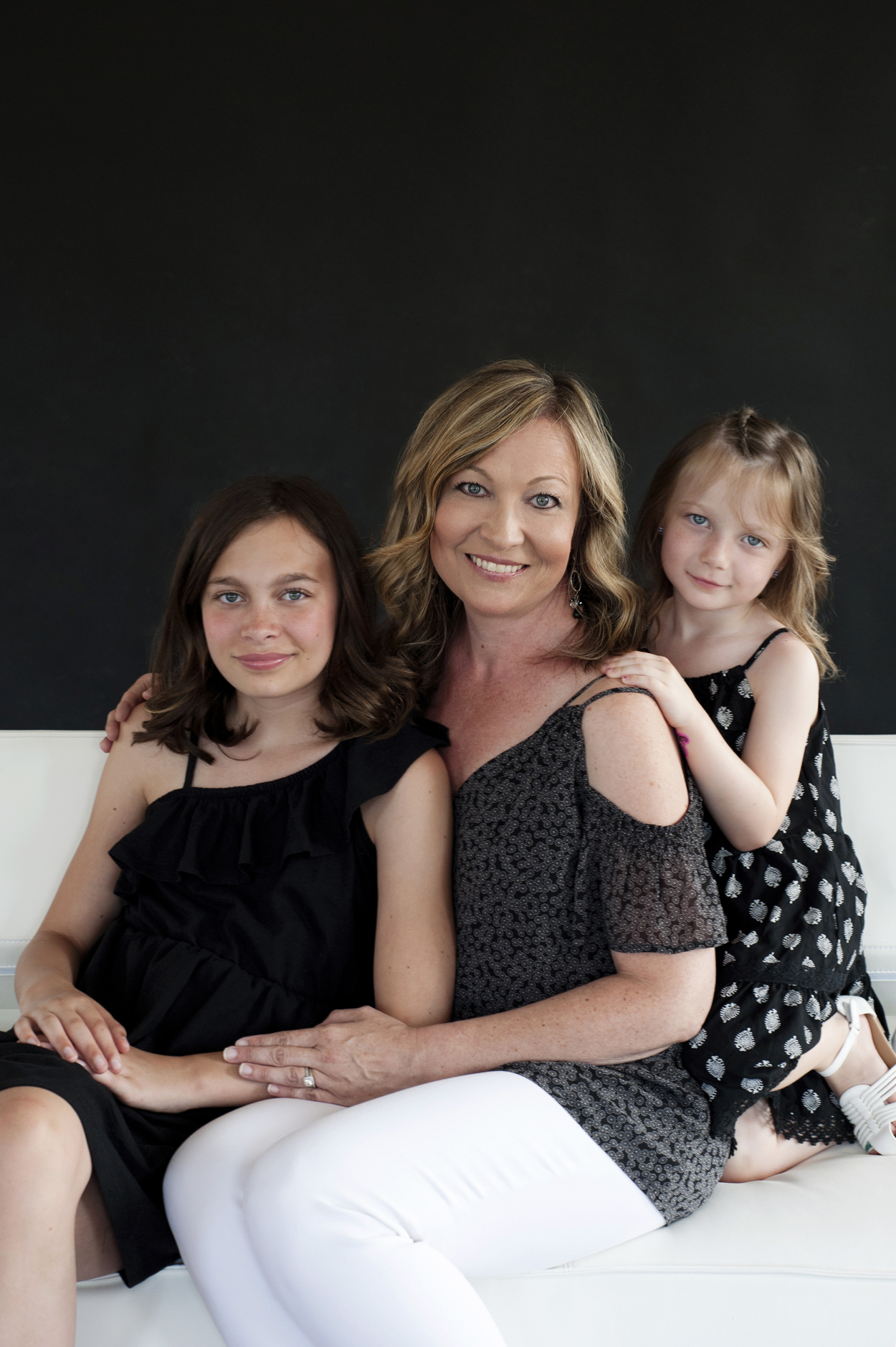 mother-and-daughters-studio-portrait – Baltimore Portrait Photography mother-and-daughters-studio-portrait – Baltimore Portrait Photography